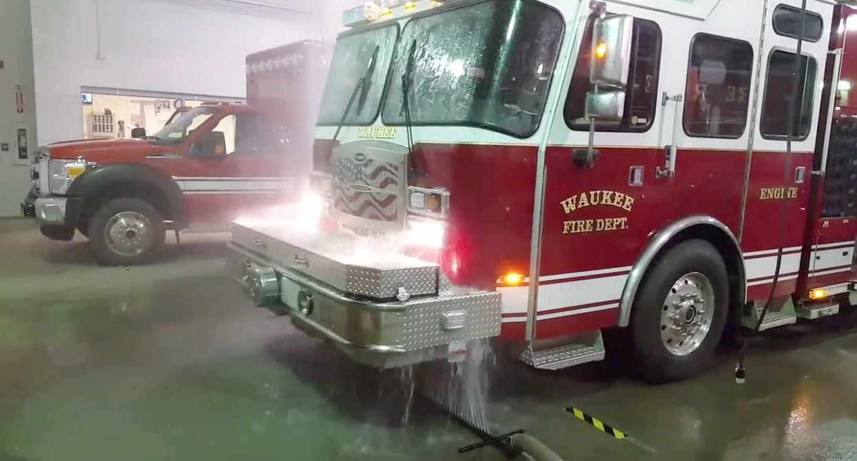 Iowa Firefighters Invent Amazing Fire Engine Car Wash Device | RTM ...