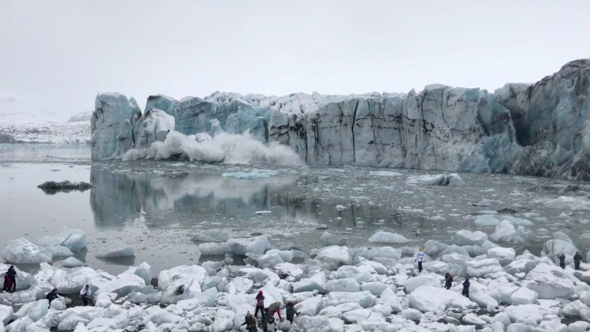 Ice Crashes Into Water And Sends Tourists Running | RTM - RightThisMinute