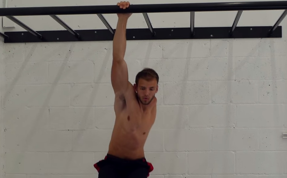 One-Armed Man Crushes it in the Gym | RTM - RightThisMinute